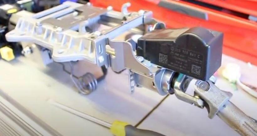 VW Passat Steering Column Lock Fix in London | Car Keys Solutions